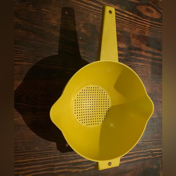 Tupperware | Kitchen | Vintage Tupperware 523 8 Large 2 Quart Yellow ...